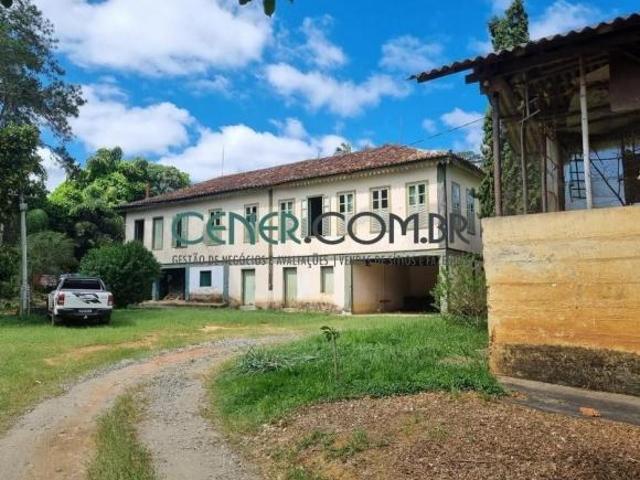 Fazenda com Linda Sede Secular de 54 ha na extensão da Cidade de Ponte nova MG