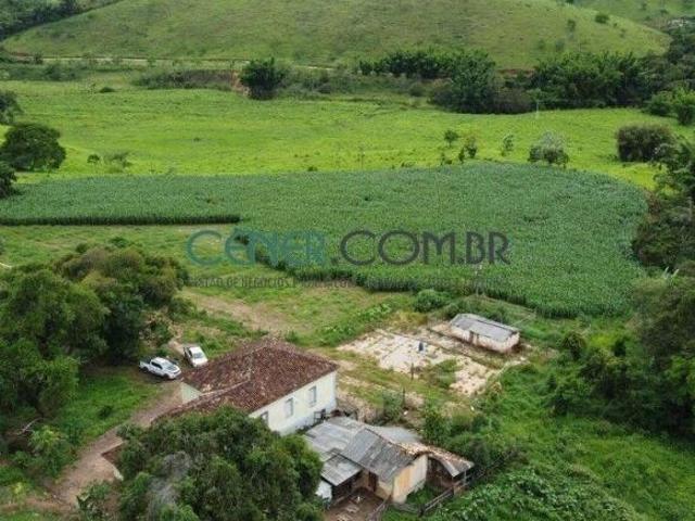 Fazenda de 432 h&apos a com sede antiga entre Barbacena e Juiz de Fora