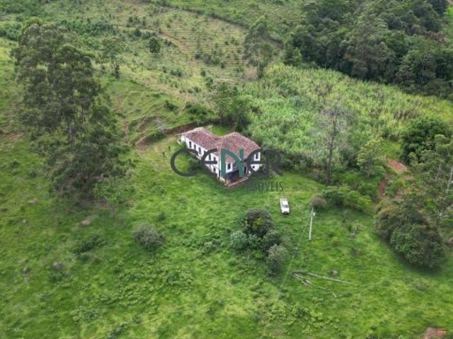 Fazenda de 75 ha com linda sede antiga em Cons. Lafaiete MG