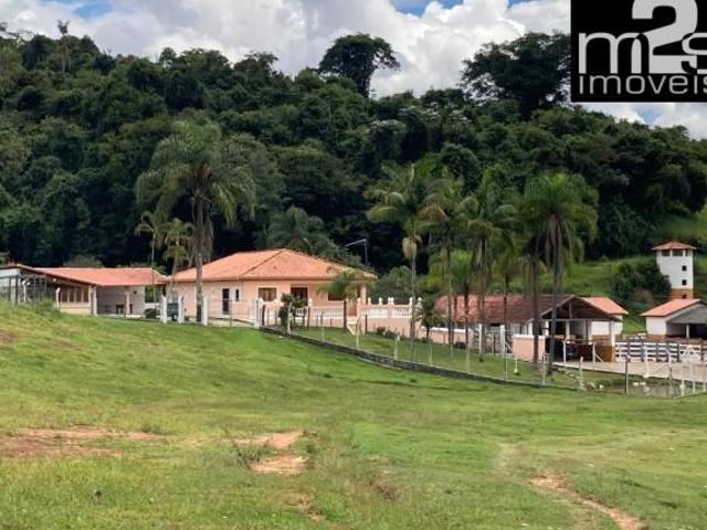 Fazenda de 968.000m² à venda em Lagoinha SP, com 4 quartos, 1 suíte e clima excelente!