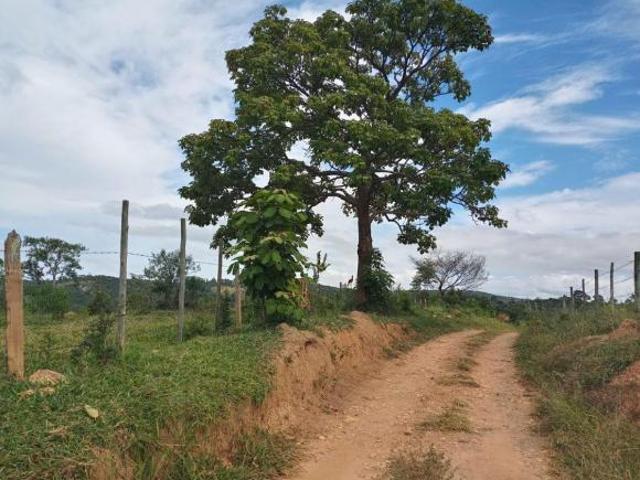 Fazenda perto de BH com cachoeira nos fundos