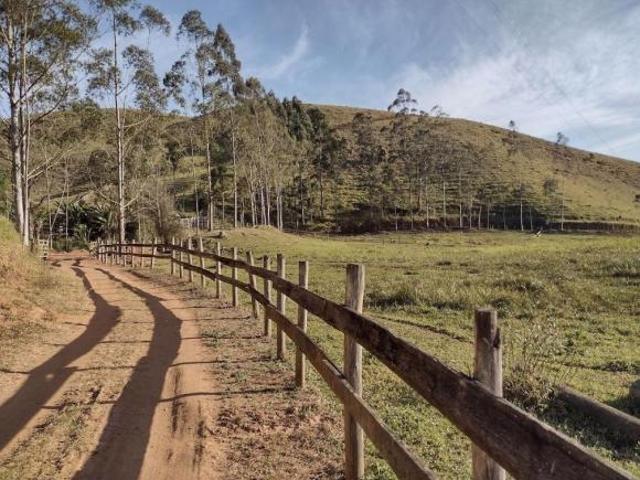 Fazenda Residencial de 110 alqueires com excelente topografia e abundância de água em Pouso Alto, Na