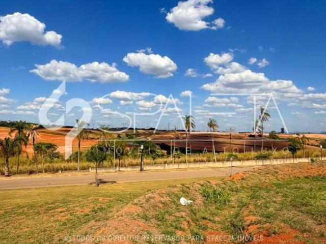 Fazenda SerrAzul II Terreno de esquina com projeto da Haus Arquitetura à venda na Fazenda SerrAzul