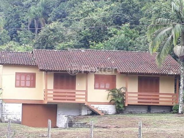 Fazenda / Sítio / Chácara, 3 dormitórios, 130 m², em Centro