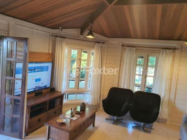 Fazenda / Sítio / Chácara, 3 dormitórios, 282 m², em Centro