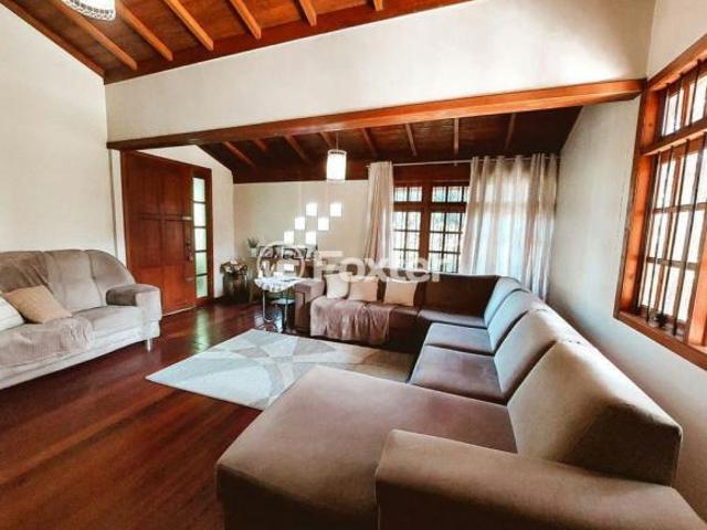 Fazenda / Sítio / Chácara, 4 dormitórios, 156 m², em Centro