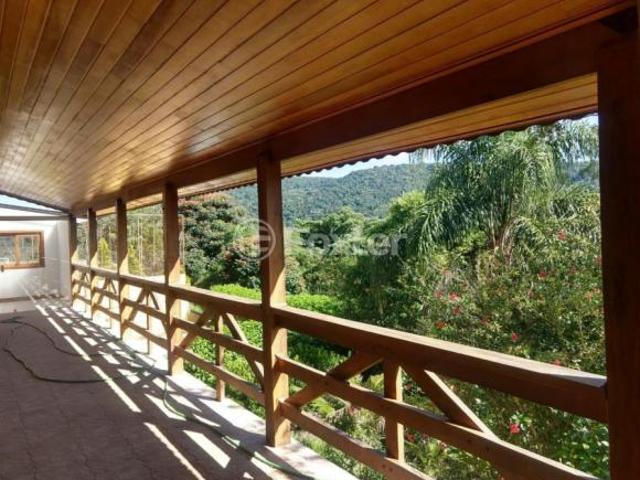 Fazenda / Sítio / Chácara, 6 dormitórios, 720 m², em Rio Acima
