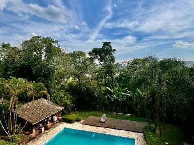 Fazenda / Sítio / Chácara com 4 Quartos à venda