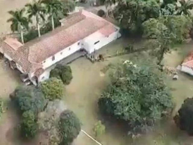 Fazenda / Sítio para venda e aluguel em Chácara Do Pinhal de 700.00m² com 8 Quartos
