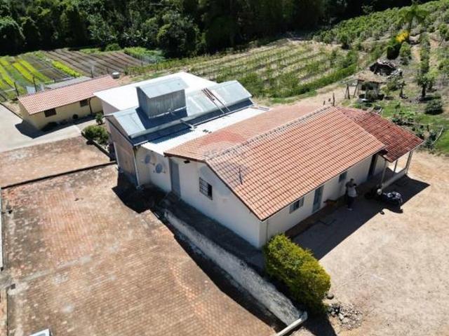 Fazenda / Sítio para venda em Centro de 480.00m² com 9 Quartos e 2 Garagens