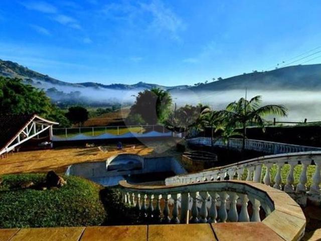Fazenda / Sítio para venda em Centro de 700.00m² com 4 Quartos, 1 Suite e 10 Garagens