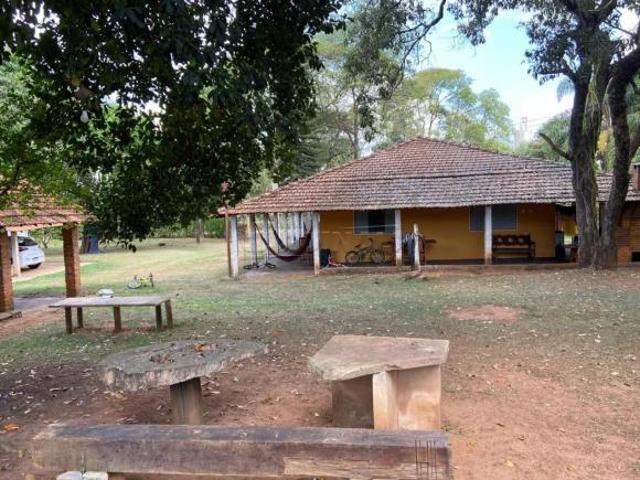 Fazenda / Sítio para venda em Chácara Leila de 330.00m² com 3 Quartos e 2 Garagens