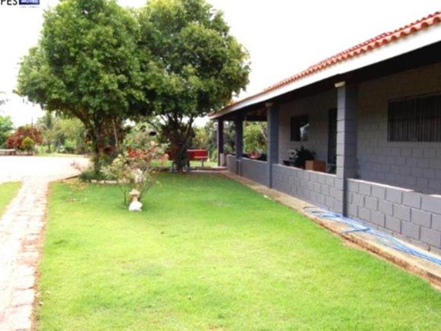 Fazenda / Sítio para venda em Agua Quente Barreiro de 800.00m² com 6 Quartos e 8 Garagens