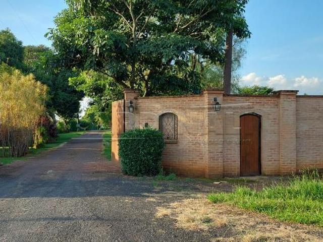 Fazenda / Sítio para venda em Area Rural De São Carlos de 1400.00m² com 5 Quartos, 3 Suites e 10 Gar
