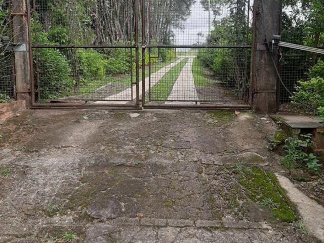 Fazenda / Sítio para venda em Jardim Itapiru de 170.00m² com 3 Quartos, 1 Suite e 2 Garagens