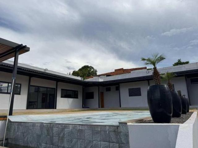 Fazenda / Sítio para venda em Parque Dos Ipês de 400.00m² com 5 Quartos, 5 Suites e 4 Garagens
