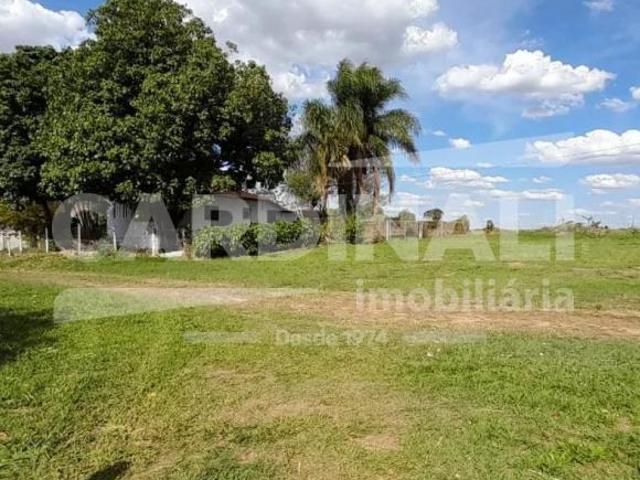 Fazenda / Sítio para venda em Rural de 242000.00m² com 2 Quartos e 2 Garagens