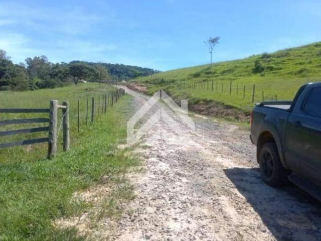 Fazenda / Sítio para venda em Vila Felicidade de 150.00m² com 2 Quartos e 40 Garagens