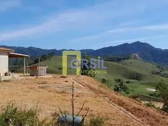 Fazenda / Sítio para venda em Zona Rural de 110.00m² com 3 Quartos, 1 Suite e 2 Garagens