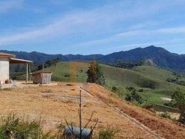 Fazenda / Sítio para venda em Zona Rural de 110.00m² com 3 Quartos, 1 Suite e 2 Garagens