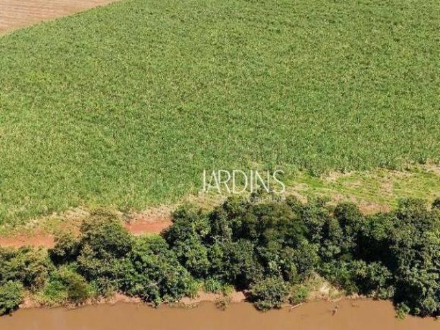Fazenda / Sítio para venda em Zona Rural de 250.00m² com 3 Quartos, 1 Suite e 15 Garagens