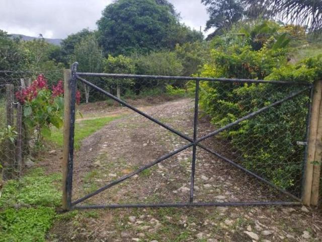 Fazenda / Sítios / Chácaras com 3 quartos à venda em Bom Jesus Do Amparo, no bairro Zona Rural