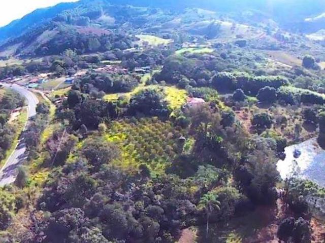 Fazenda / Sítios / Chácaras com 3 quartos à venda em Lambari, no bairro Zona Rural