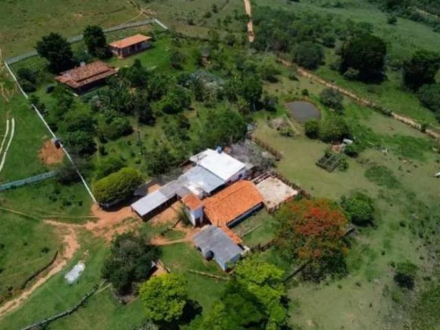 Fazenda / Sítios / Chácaras com 3 quartos à venda em São Tiago, no bairro Rural