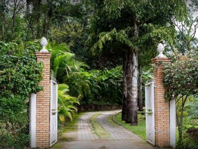 Fazenda / Sítios / Chácaras com 5 quartos à venda em Betim, no bairro Califórnia