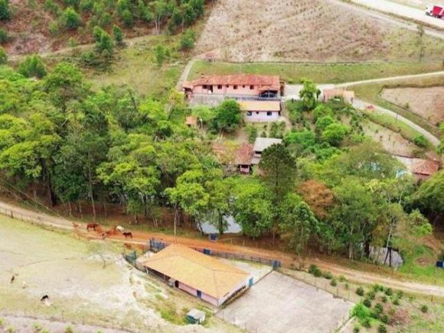 Fazenda / Sítios / Chácaras com 9 quartos à venda em Bom Jesus Do Amparo, no bairro Serrinha