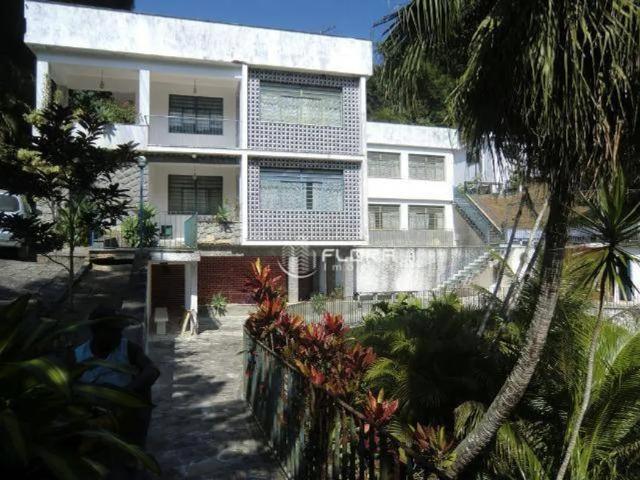 Fazenda/Sítio com 10 Quartos e 4 banheiros à Venda, 300 m² por R$ 1.098.000