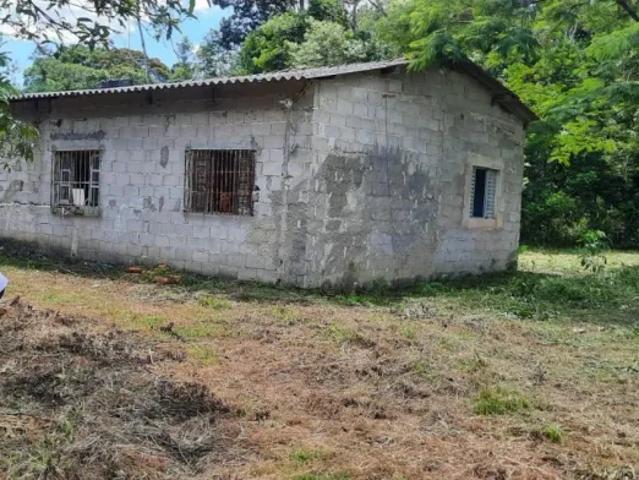 Fazenda/Sítio com 2 Quartos e 1 banheiro à Venda, 15000 m² por R$ 200.000
