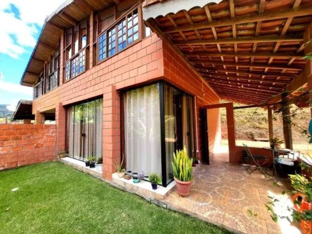 Fazenda/Sítio com 2 Quartos e 2 banheiros à Venda, 112 m² por R$ 295.000