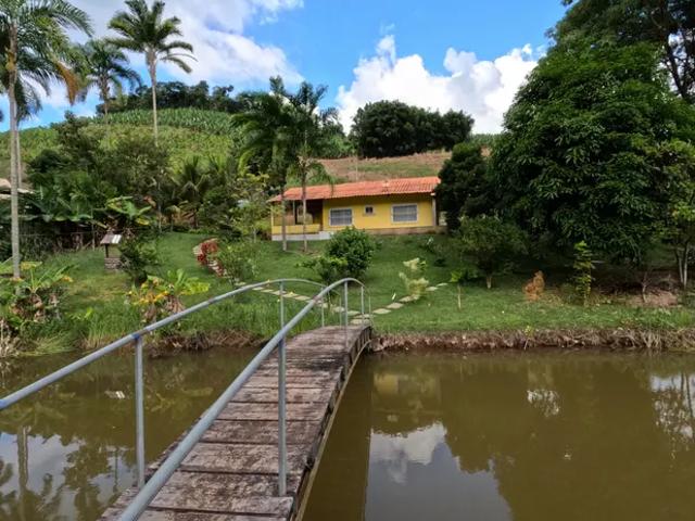 Fazenda/Sítio com 2 Quartos e 2 banheiros à Venda, 128 m² por R$ 490.000