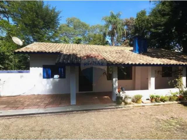 Fazenda/Sítio com 2 Quartos e 2 banheiros à Venda, 137 m² por R$ 490.000