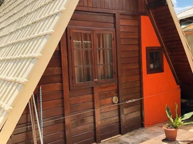 Fazenda/Sítio com 2 Quartos e 2 banheiros à Venda, 180 m² por R$ 1.100.000