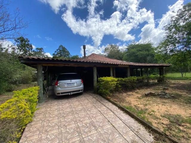 Fazenda/Sítio com 2 Quartos e 2 banheiros à Venda, 2500 m² por R$ 350.000