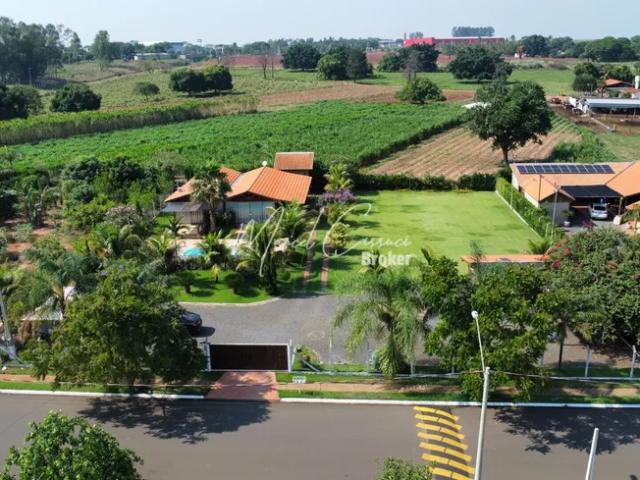 Fazenda/Sítio com 2 Quartos e 3 banheiros à Venda, 2000 m² por R$ 1.100.000