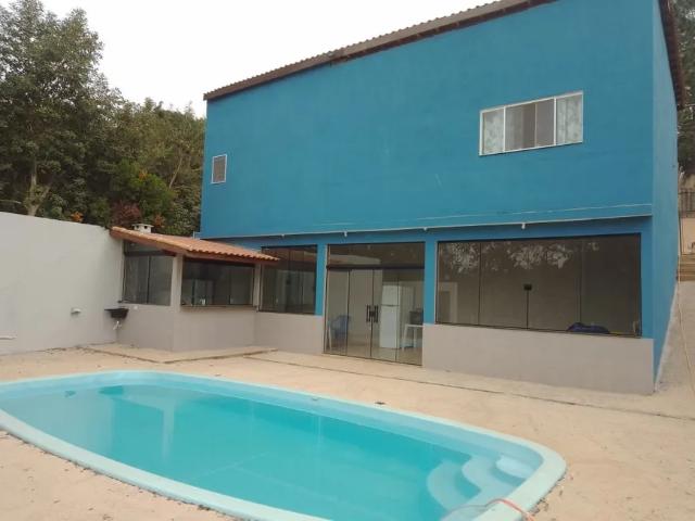Fazenda/Sítio com 2 Quartos e 3 banheiros à Venda, 750 m² por R$ 380.000
