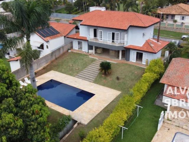 Fazenda/Sítio com 2 Quartos e 4 banheiros à Venda, 266 m² por R$ 1.200.000