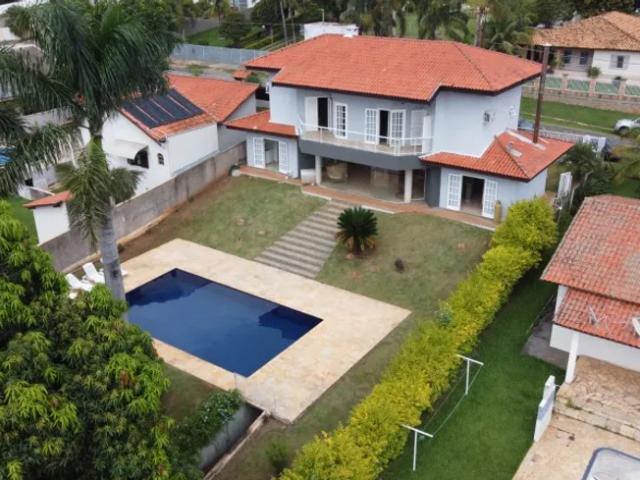 Fazenda/Sítio com 2 Quartos e 4 banheiros à Venda, 266 m² por R$ 1.200.000