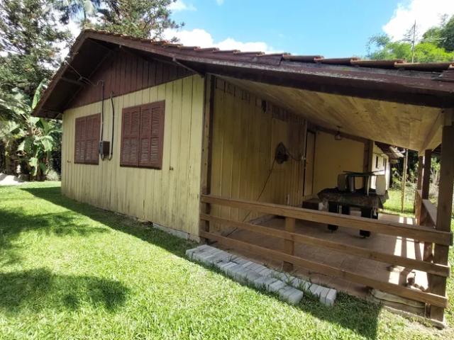 Fazenda/Sítio com 3 Quartos e 1 banheiro à Venda, 160 m² por R$ 358.000