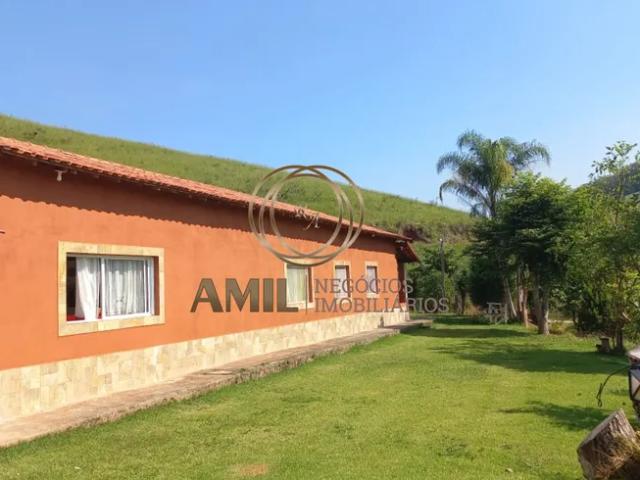 Fazenda/Sítio com 3 Quartos e 1 banheiro à Venda, 180 m² por R$ 1.000.000