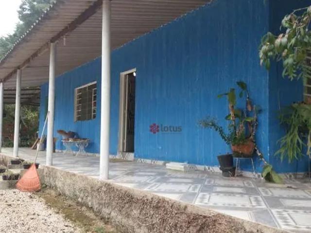 Fazenda/Sítio com 3 Quartos e 1 banheiro à Venda, 180 m² por R$ 380.000