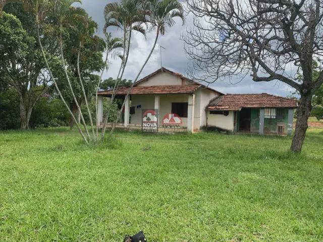 Fazenda/Sítio com 3 Quartos e 1 banheiro à Venda, 200 m² por R$ 852.000