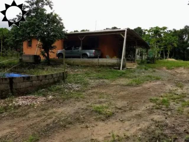 Fazenda/Sítio com 3 Quartos e 2 banheiros à Venda, 106 m² por R$ 350.000