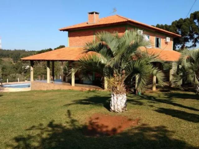 Fazenda/Sítio com 3 Quartos e 2 banheiros à Venda, 10000 m² por R$ 1.700.000