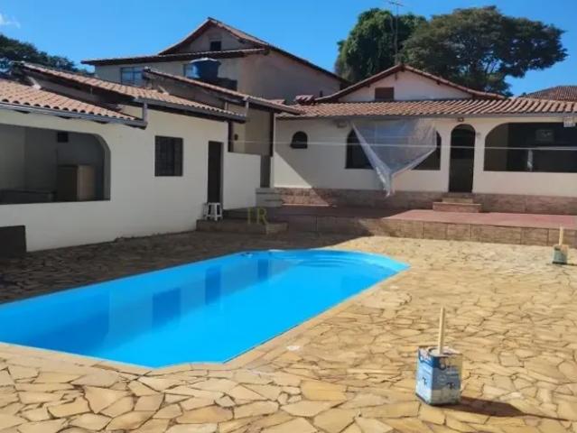 Fazenda/Sítio com 3 Quartos e 2 banheiros à Venda, 1015 m² por R$ 1.700.000