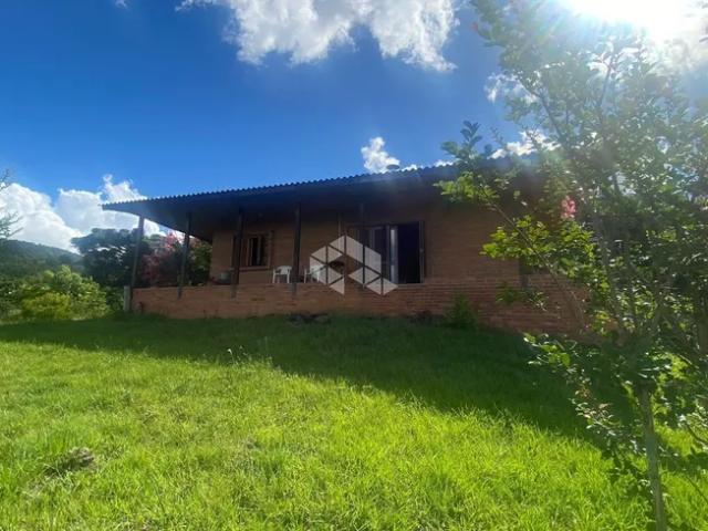 Fazenda/Sítio com 3 Quartos e 2 banheiros à Venda, 110 m² por R$ 320.000