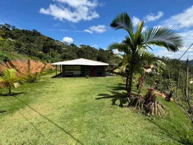 Fazenda/Sítio com 3 Quartos e 2 banheiros à Venda, 110 m² por R$ 460.000